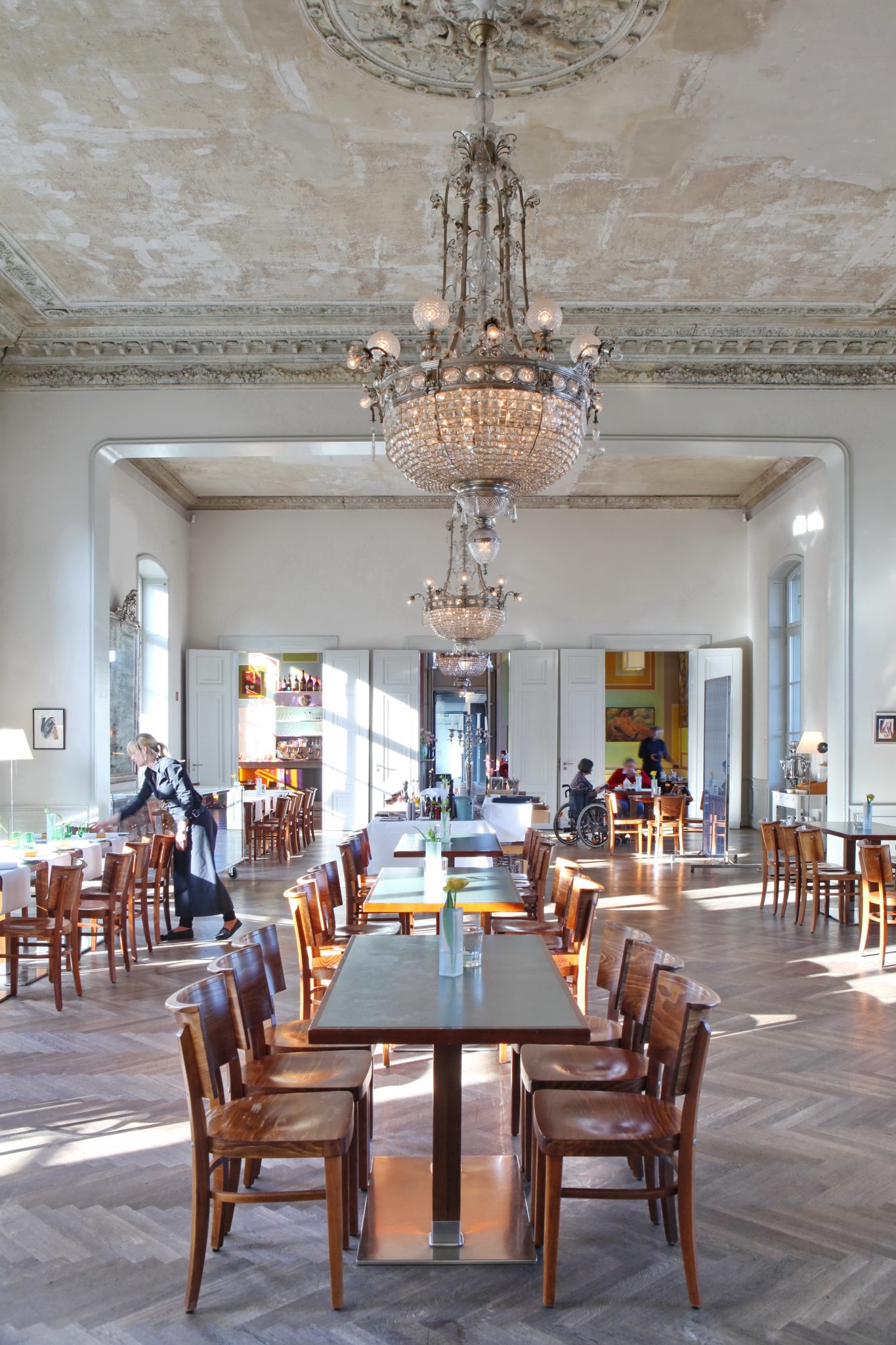 Sightseeing am Mittelrhein: Arp-Museum im Bahnhof Rolandseck in Remagen ...